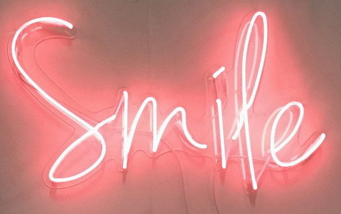 Smile Handmade Art Neon Sign – Custom-Neon-Sign